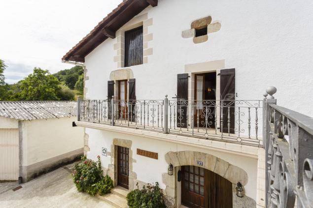 Casa Rural ∙ 8 Habitaciones ∙ 22 Huéspedes - Navarra