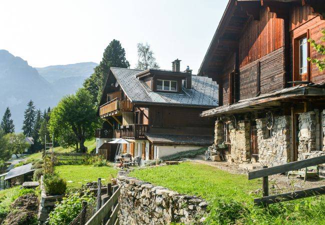 160 M² Ferienhaus ∙ 2 Schlafzimmer ∙ 8 Gäste - Brienz