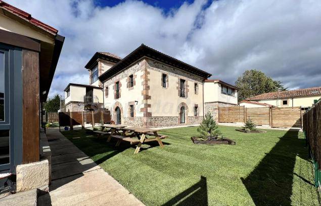 Casa Rural ∙ 32 Habitaciones ∙ 20 Huéspedes - Cantabria