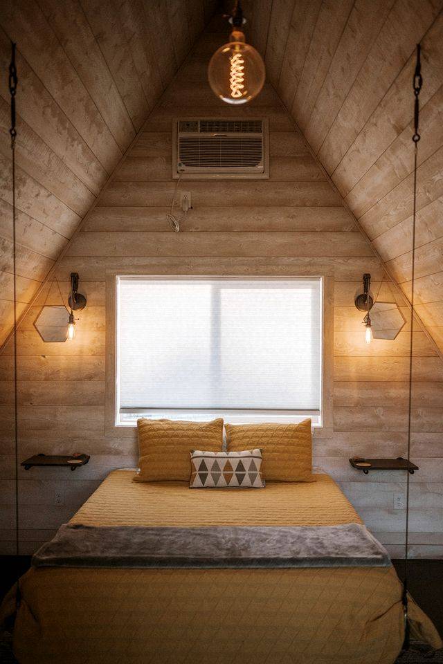 Cabin ∙ 1 Bedroom ∙ 2 Guests - Emigrant, MT