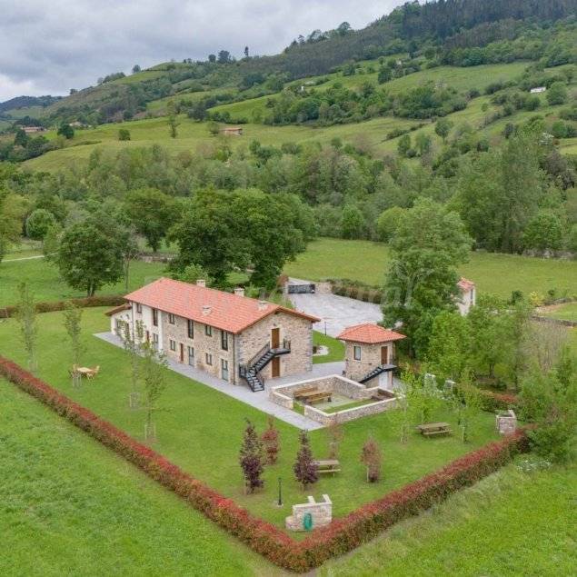 Casa Rural ∙ 11 Habitaciones ∙ 10 Huéspedes - Vega de Pas