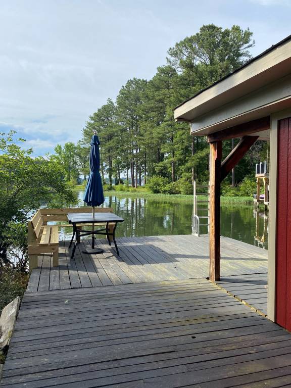 Lake Gaston, NC Vacation Rentals: Houses & Condos from $173 | HomeToGo
