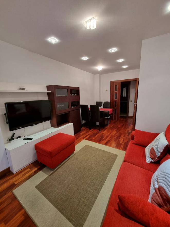 75 M² Apartment ∙ 2 Bedrooms ∙ 4 Guests - Oviedo