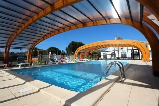 30 M² Caravan ∙ 2 Bedrooms ∙ 4 Guests - Bretenoux