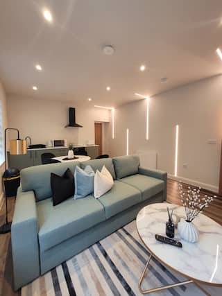 65 M² Ferienwohnung ∙ 1 Schlafzimmer ∙ 3 Gäste - King Power Stadium